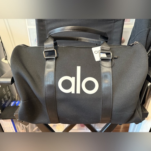ALO Yoga | Bags | Brand New 0 Alo Traverse Duffle Bag In Black With ...